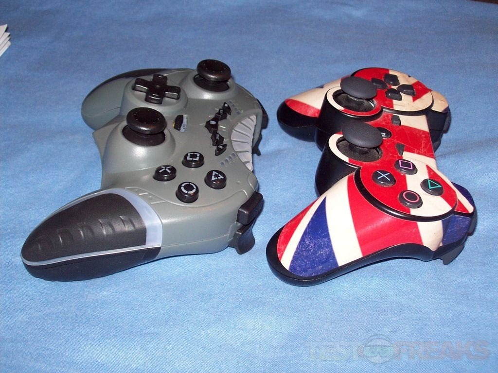 Review of Playstation 3 Wireless Batarang Batman Controller | Technogog